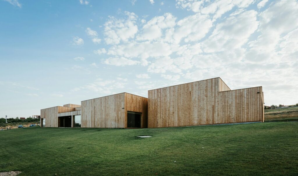 CLTは雨に濡れても大丈夫なのか？耐久性を確保する方法 | CLT（Cross Laminated Timber）がわかる専門メディア